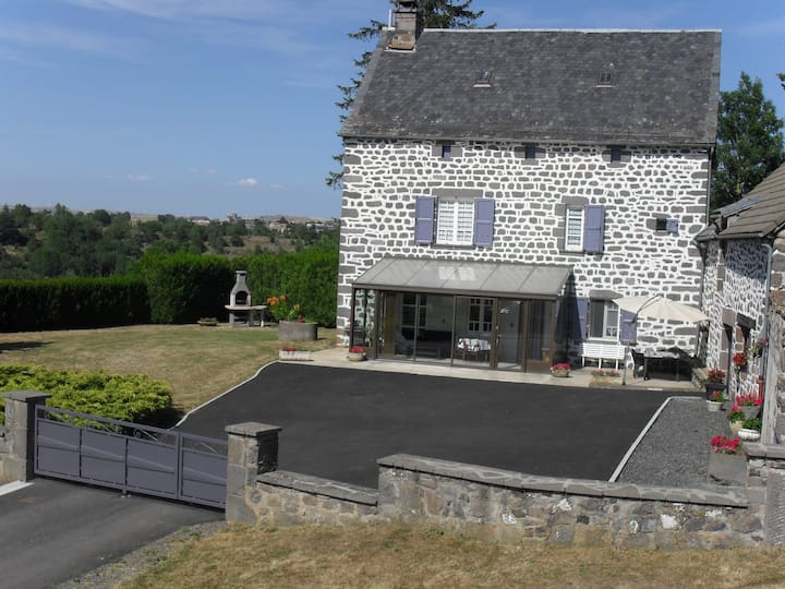 Gîte à La Campagne ***  (Saint-flour, Le Lioran) - Château du Sailhant
