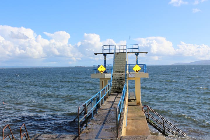 Escape To The Sea, Cosy Bedroom In Prime Location - Oranmore