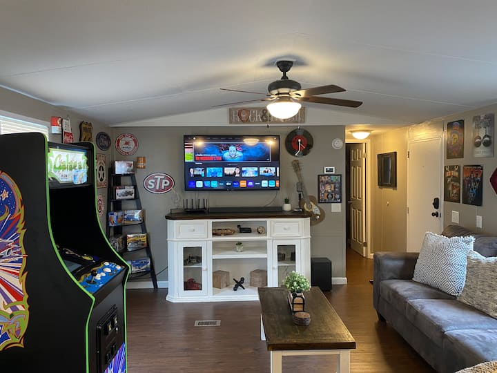 Willie's Place -Mancave- Across Street From Casino - Cherokee, NC