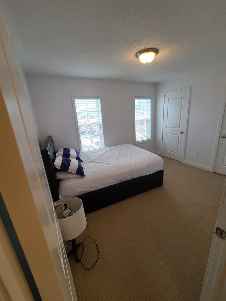 Family Oriented 3 Bedroom House In Barrie - Barrie