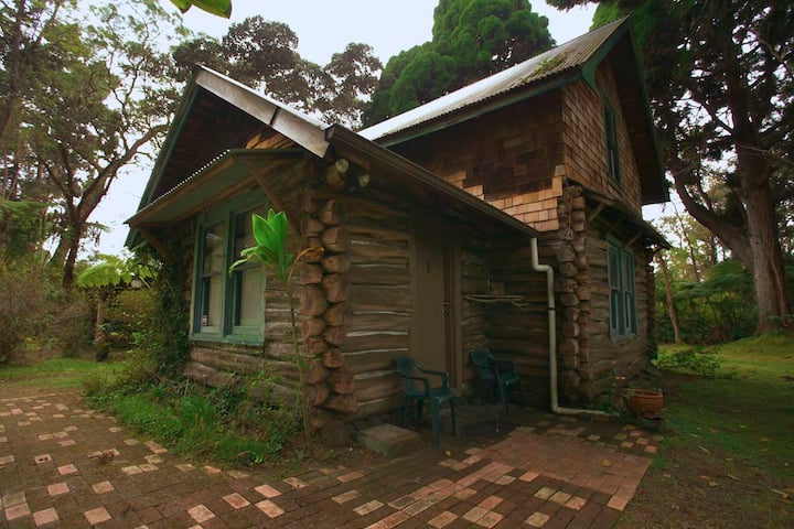 Volcano Log Cabin - Volcano