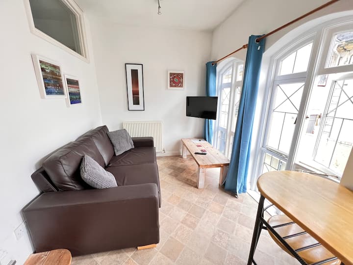 Padstow Middle Street Apartment - Edmonton, UK