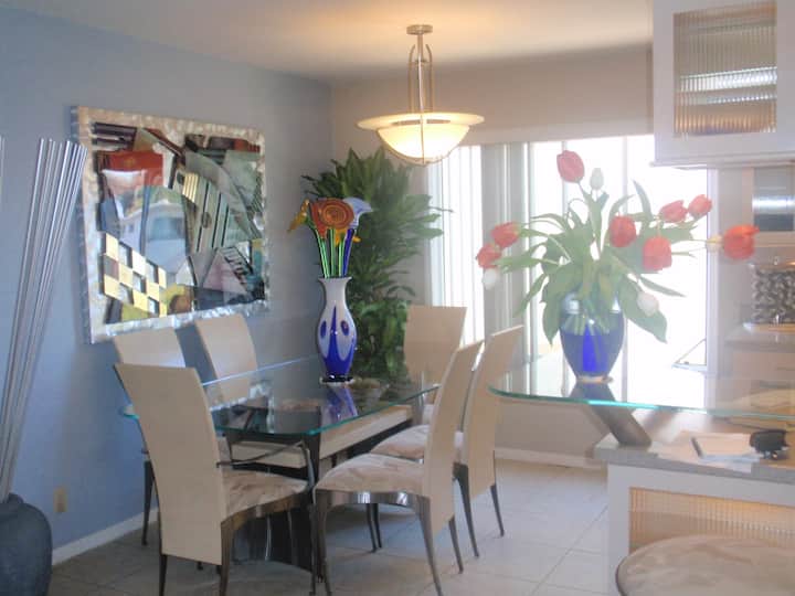 Elegant, Quiet Condo Near The Beach - 리돈도비치