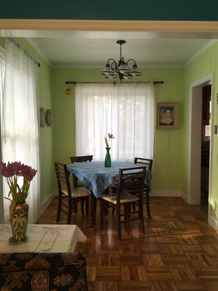 Indoor And Outdoor Living Near River And Downtown - New Haven, IN
