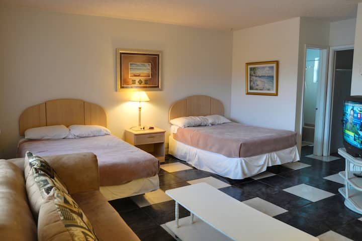 Tropical Beach Paradise Awaits You - Deerfield Beach, FL