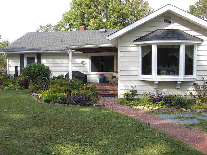 Cozy Cottage In The Heart Of High Point! - High Point, NC