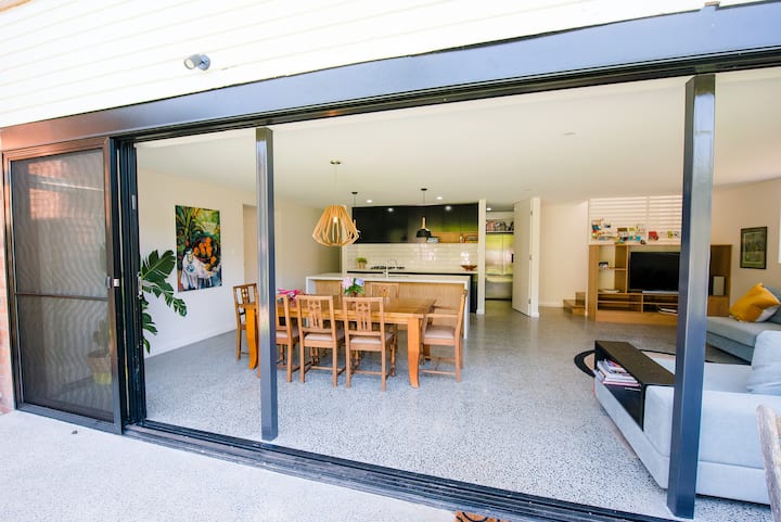 A Welcoming Family Home, Short Stroll Beaches - Port Macquarie