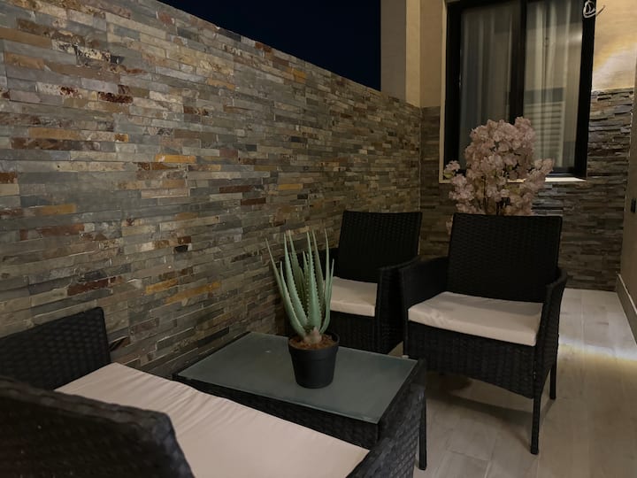 شقة فاخرة ٣ غرف نوم وجلسة خارجية وصالة - Riyadh