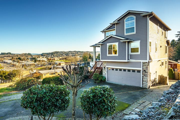 Newly Remodeled 4 Bedroom 4 Bath With Great View - Renton