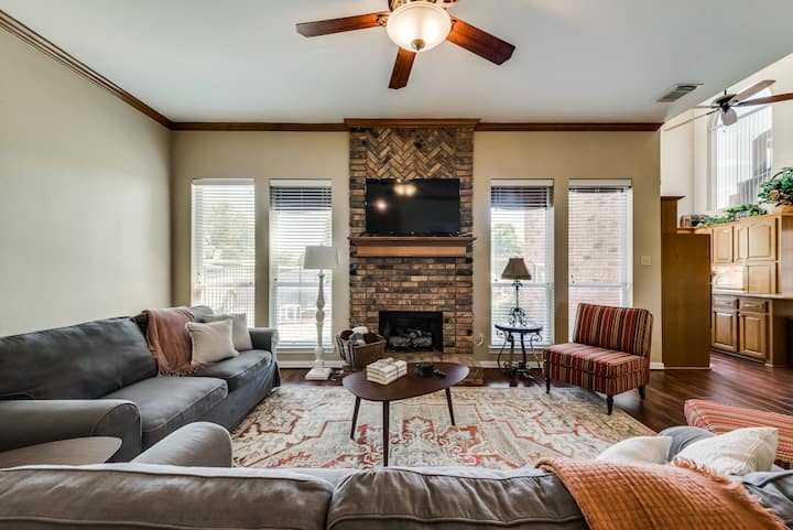 Lakehouse Heated Pool Spa Pool Table! 14-16 Adults - Rockwall, TX