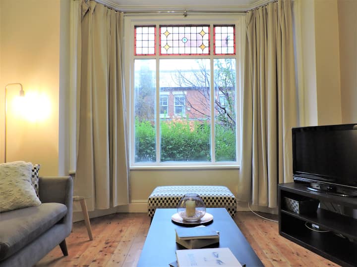 Spacious&cozy Manchester Home W/ Garden, Sleeps 7 - Manchester