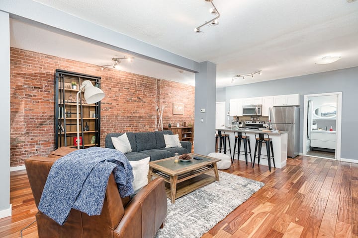 Wooster St. Gem | Pizza Nxt Door | Walk Everywhere - New Haven, CT