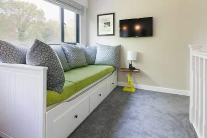 Solihull Luxury Fitted Apartment/twin Beds - Solihull
