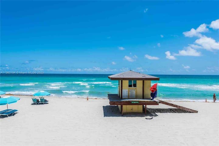 97-a Oceanfront Free Beach Service And Parking! - Hollywood, FL
