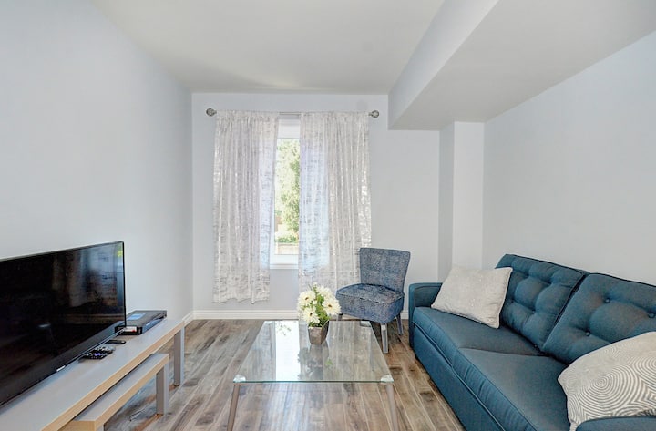 Luxurious Condo With Balcony In Kitchener - Waterloo