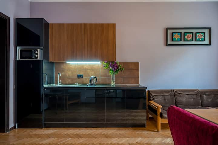 Vintage Style Apartment In The City Center - Tbilisi