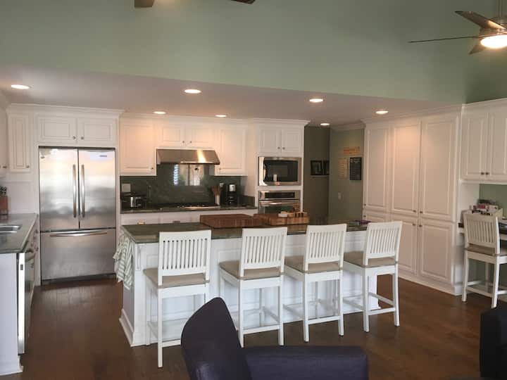 Nicely Decorated Remodeled Orange County Home - Irvine, CA