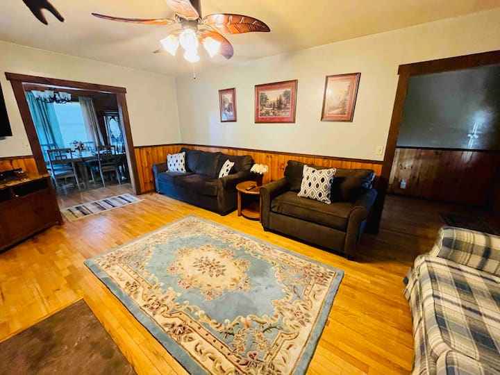 True Log Home, Small Town Vibe - Fayetteville, WV