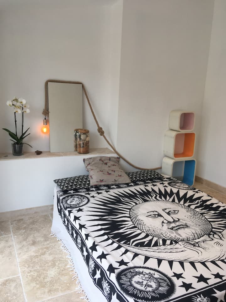 Chambre Au Calme Avec Douche Et Wc Privatifs. - Miramas