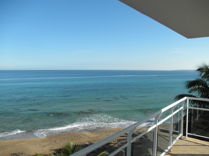 LUXURY BEACHFRONT/POOL/ AMAZING VIEWS@ Sandy Beach - Apartments for ...