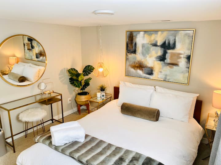 Luxurious Private Suite By Uw
Elegant-cozy-clean - Broadview - Seattle