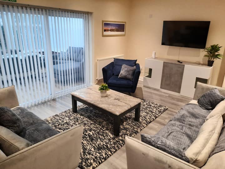 Perfect For Family: 5-bed Sanctuary With Ensuites - Solihull