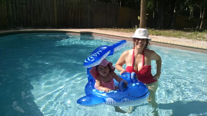 Tropical Pool House - Tampa Bay, FL