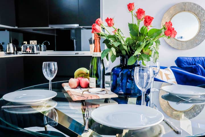 Modern 2-bed Flat + Parking Included - Staines-upon-Thames