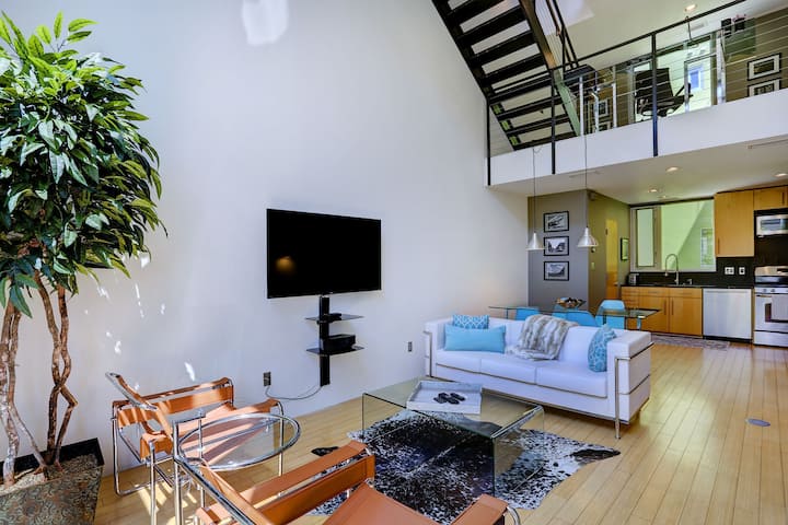 Sophisticated Airy Downtown Loft 825 - Albuquerque, NM