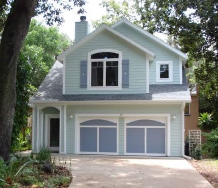Private Romantic Old Florida Style Cottage - St. Augustine, FL