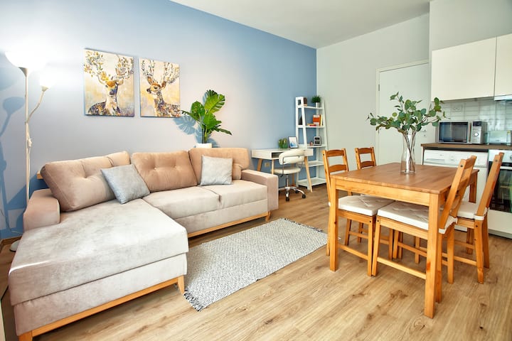 Unbeatable Location Comfy Central Apartment - 소피아