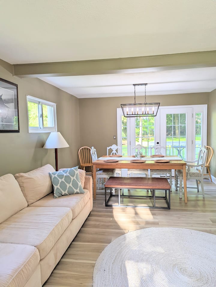 Charming 3 Bedroom Ann Arbor Home - Ann Arbor, MI