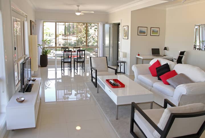 Huge Bright Sc Central Apartment, Views Over Town - Port Macquarie