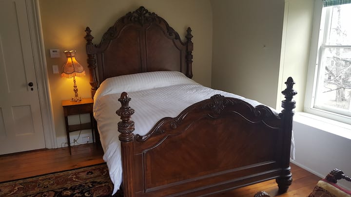 The Bevin House B&b, 2 People, Abner Room - East Hampton, CT