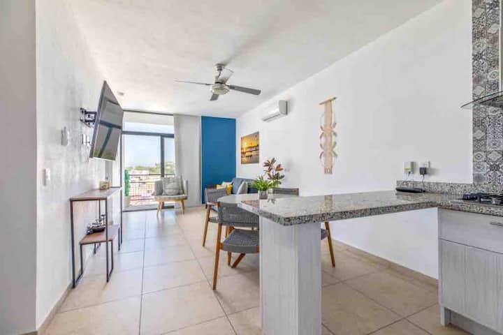Modern 2 Bdrm Apt 4th Floor, Pool & Smart Lock - Puerto Vallarta