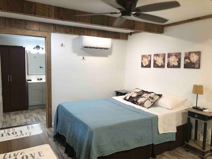 Studio B. Katie Riley Studio Apartment. New. - Breaux Bridge, LA
