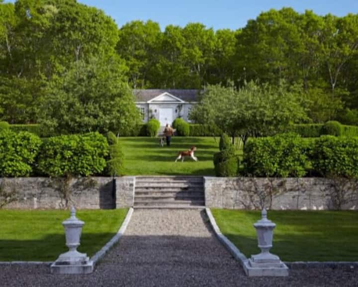 Chic Cottage On Large Water Mill Estate - Sag Harbor, NY