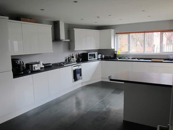 En-suite Bedroom, High Standards, Modern And Comfy - Stockport