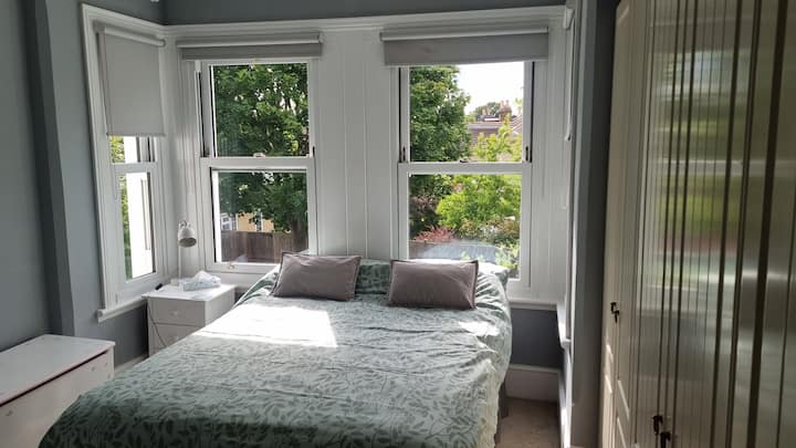 1 Bedroom Room In A Family Home - Bromley