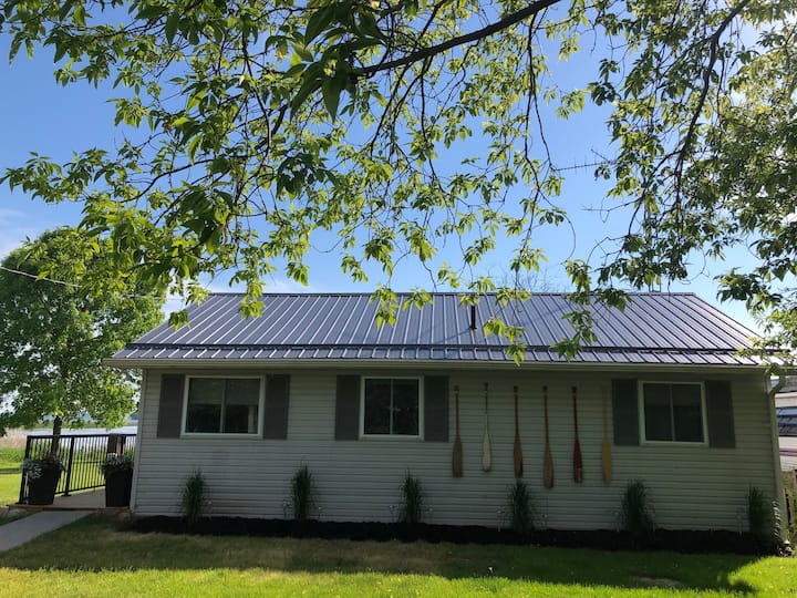 East Lake Cottage - Near Sandbanks - Prince Edward