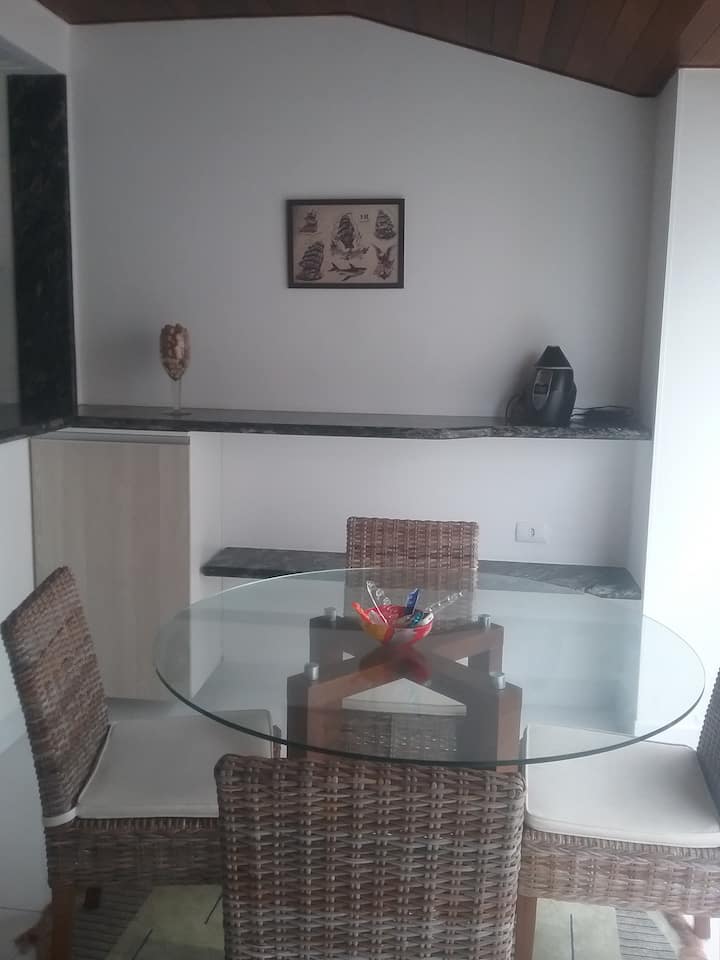 Flat Four Seasons A 20 Mts Da Praia - Guarujá