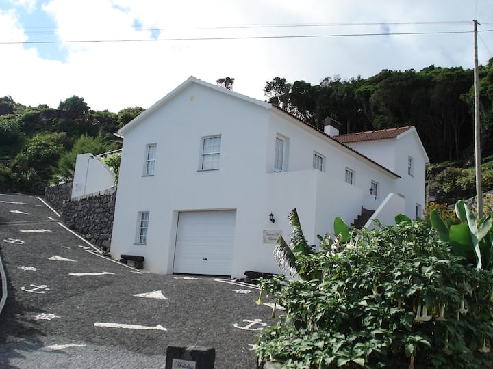 Pico Holiday Rentals - Casa Do Avô Faidoca - Pico Island