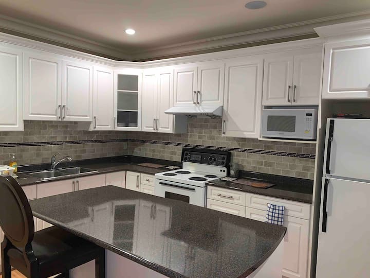 Sweet Surrey Suite - Surrey, BC