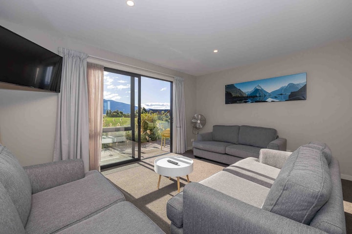 (5)gorgeous Mountain And Lake Views 3bdr3bath - Te Anau