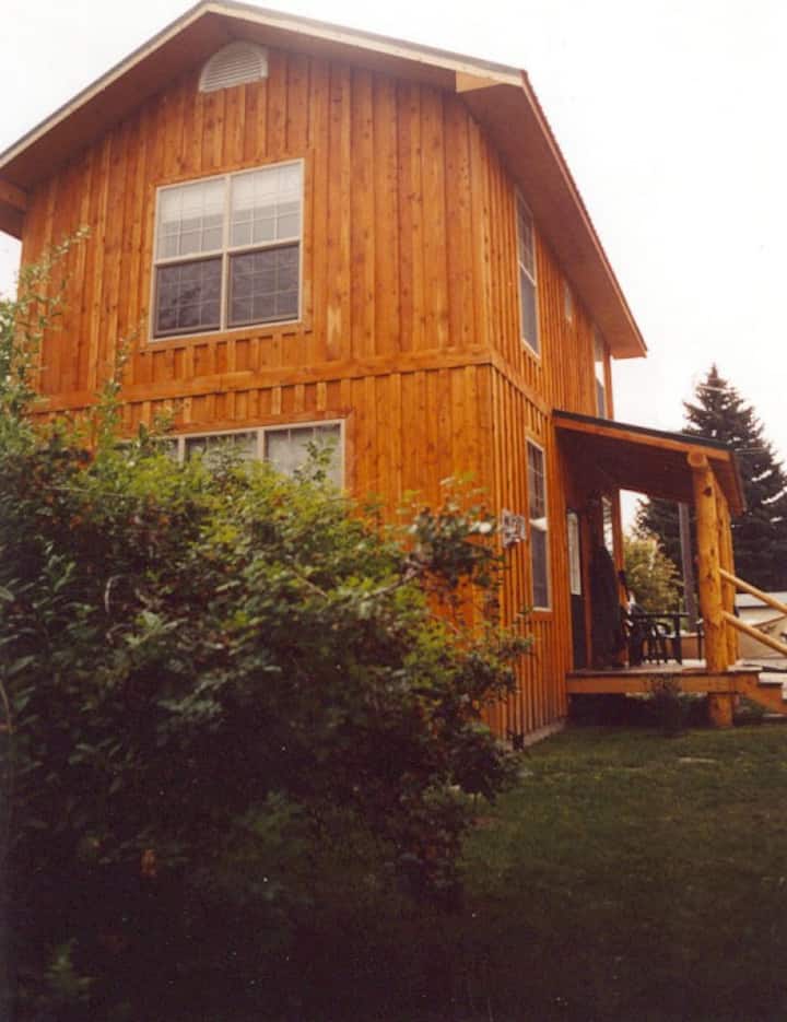 Welcoming 2 Bedroom Gas Fireplace Sitting Porch - Dillon, MT