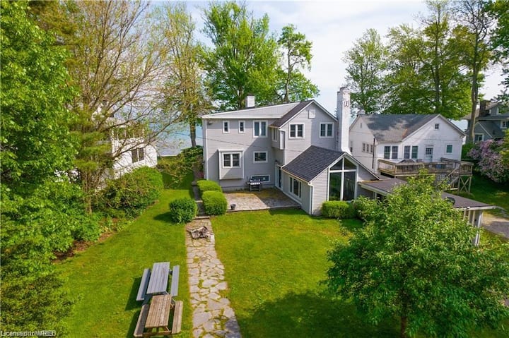 Hot Tub Waterfront Estate- 2 Houses! Sleeps 14 - Fort Erie