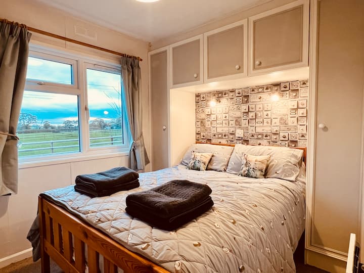 The Withywood Cabin - With Hot Tub - Bruton