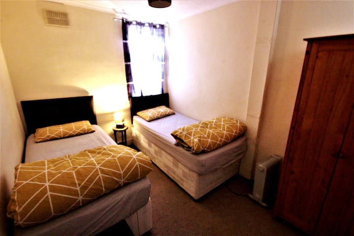 Home Away From Home A 家外之家 - Belfast