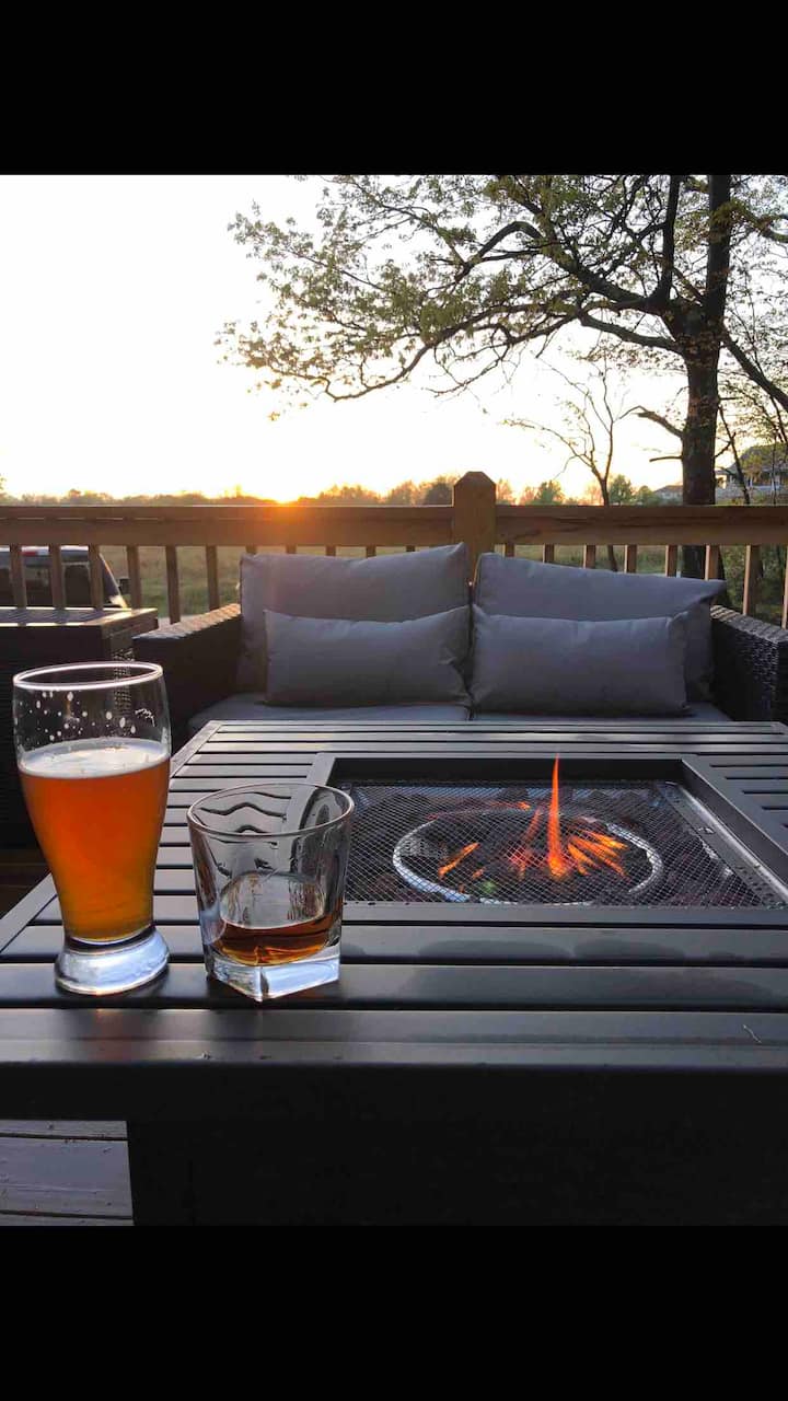 Hottub-fireplace-pooltable-sunsetdeck-petfriendly - Deep Creek Lake, MD