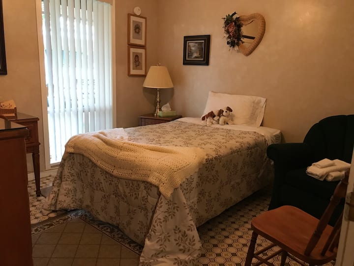 Fort Langley Single Bed: Gov Reg Nbr Ho84868653 - Langley